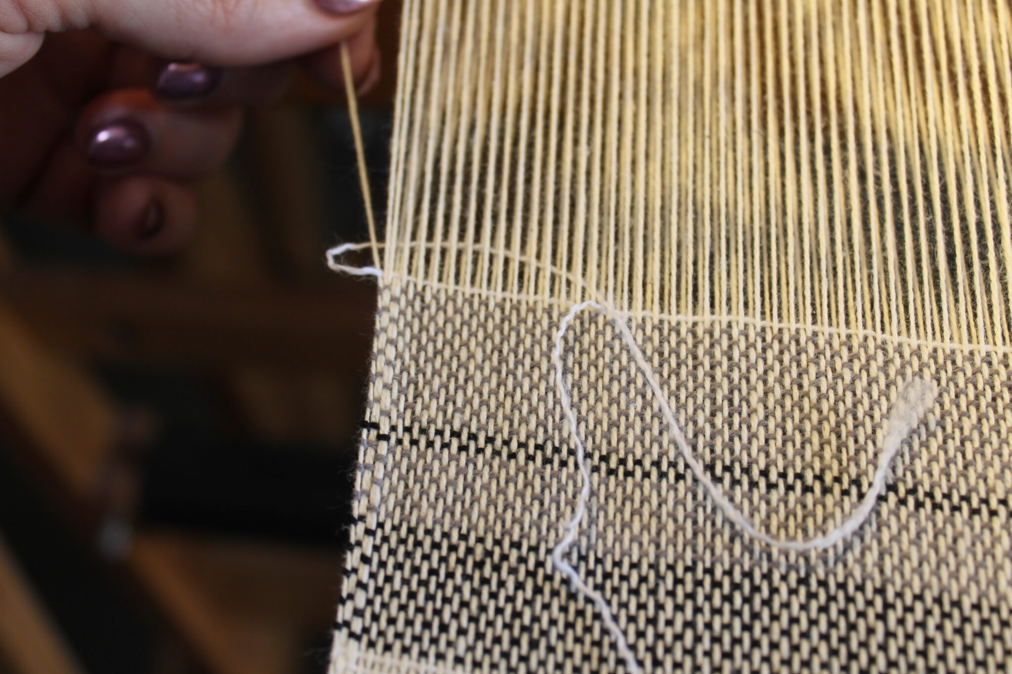 Single shot stripes – how to start and end them - The Handweaving Academy